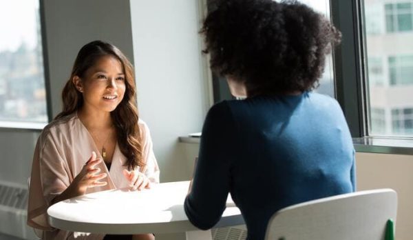 How to Greet Customers: Examples to Build Rapport Quickly